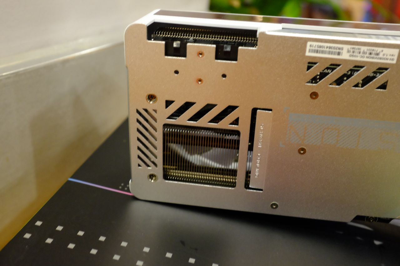 Gigabyte RTX 3080 Vision OC 10G - Đánh Giá Gaming Gear