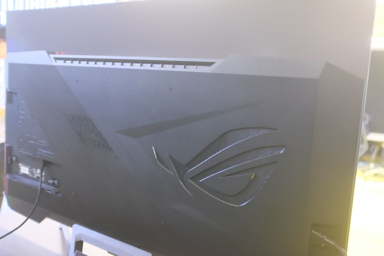 Asus ROG Swift PG48UQ - Đánh Giá Gaming Gear